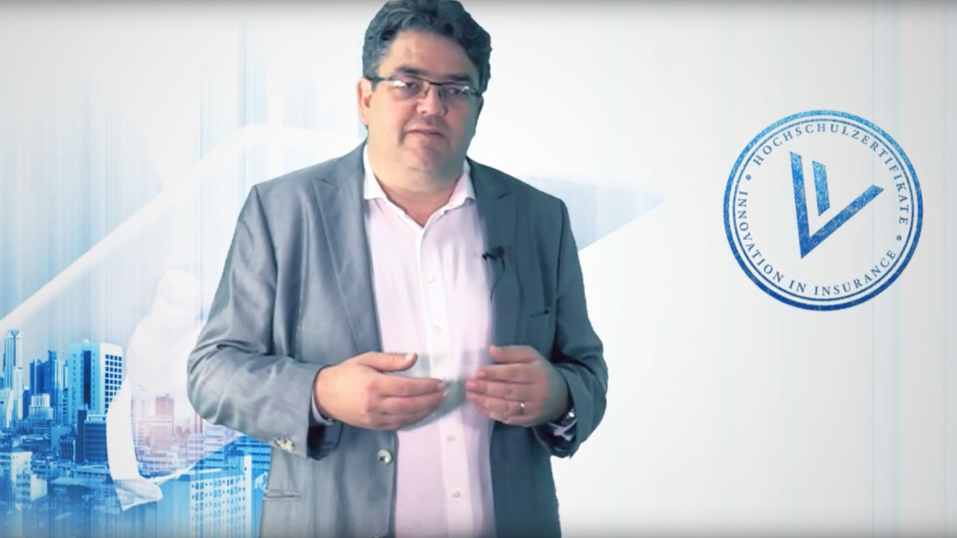 Digitaler Wandel: Experteninterview mit Prof. Dr. Hess - DVA